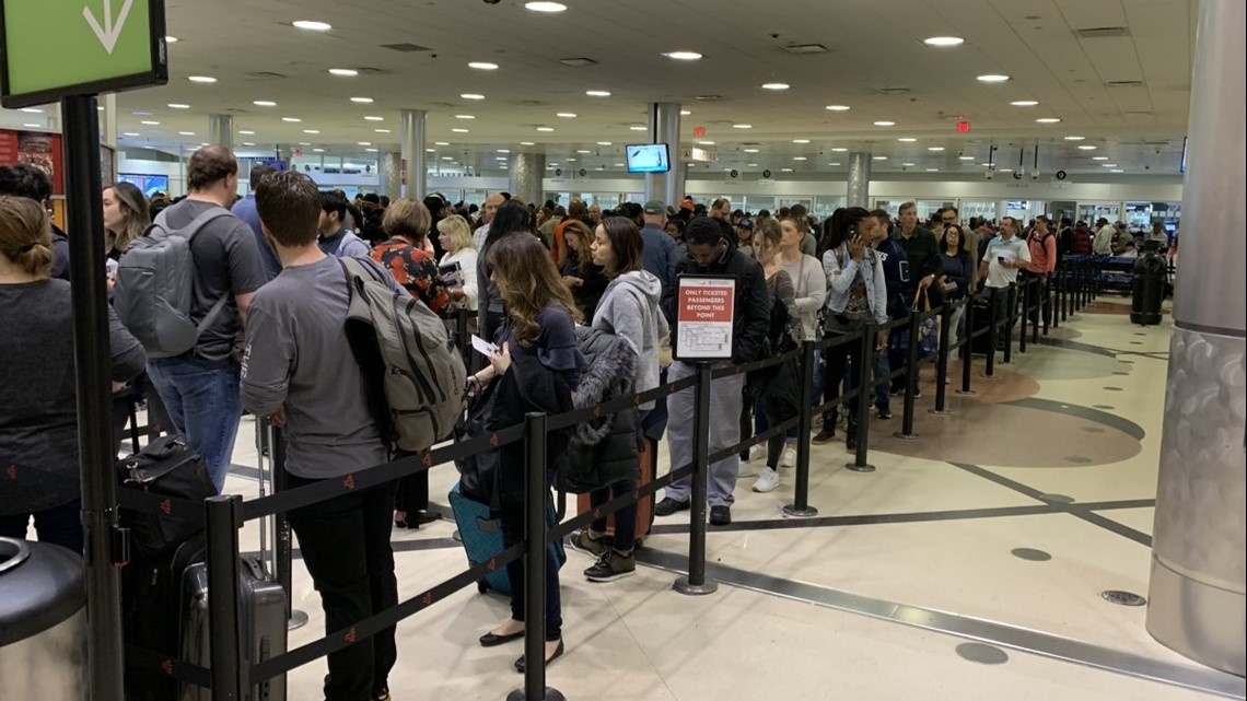 What do you do while you’re waiting in line at the Airport? - Muy Miles